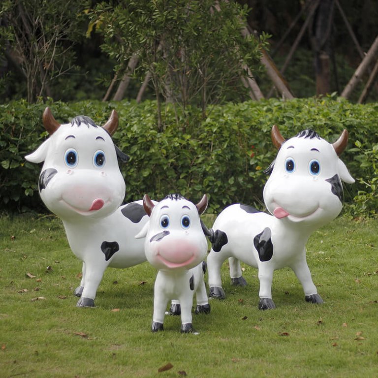 Outdoor Decoration Fiberglass Dairy Cow Statue - SevenTreeSculpture